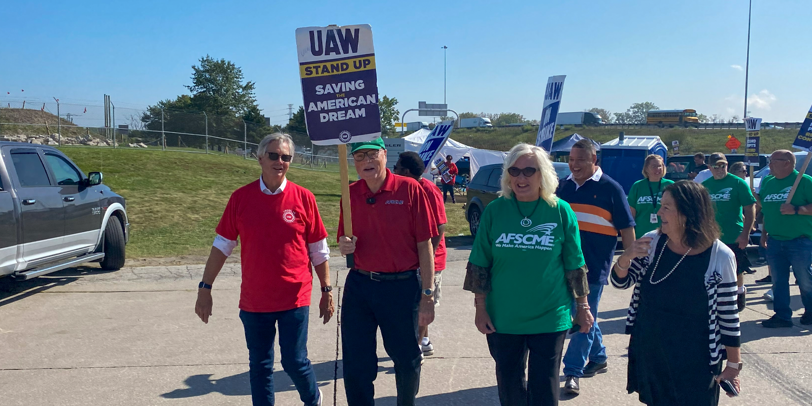 President Saunders, AFSCME members picket with UAW members, show strong ...